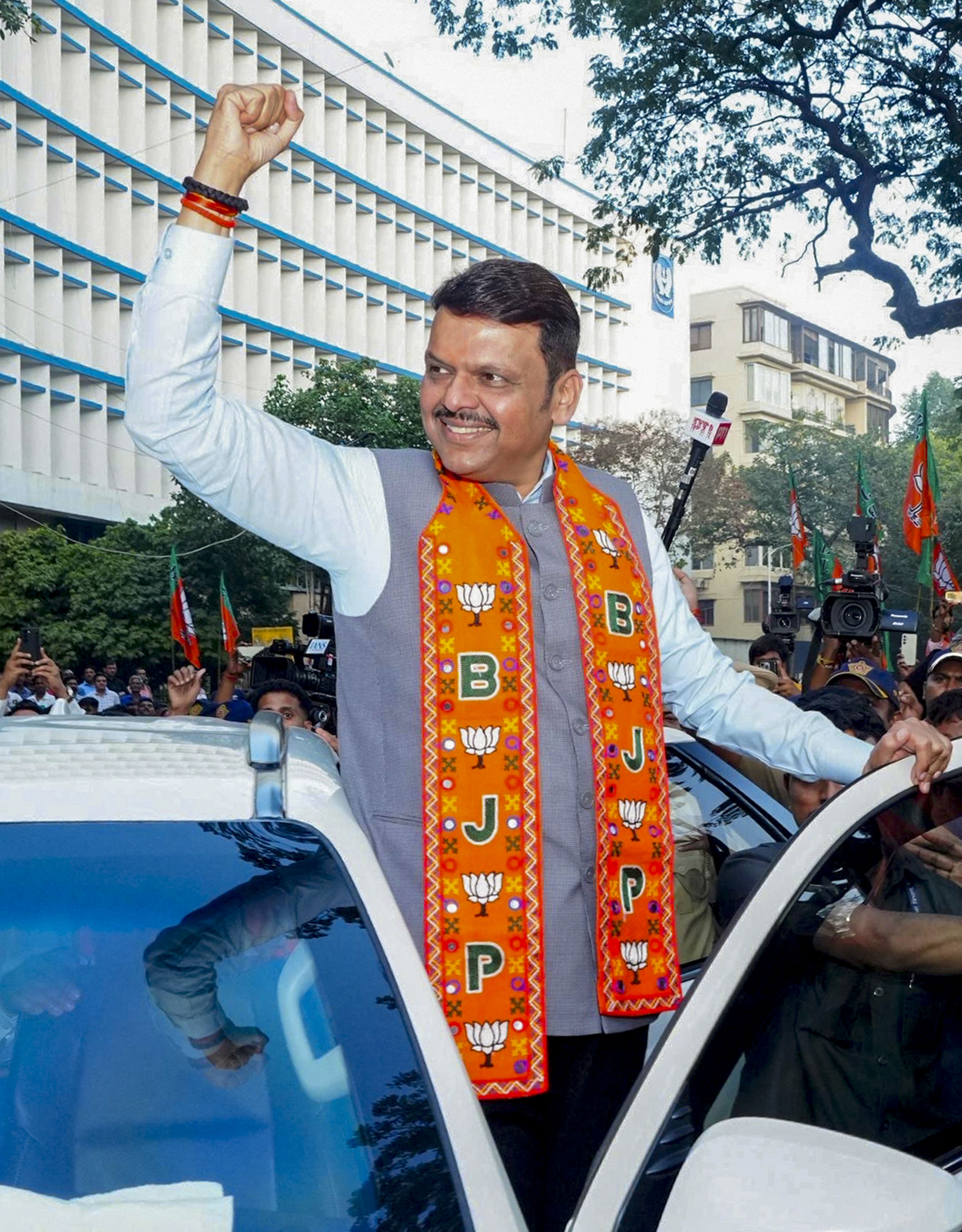 Suspense builds over Mumbai mayor's post; Shinde's corporators to move ...