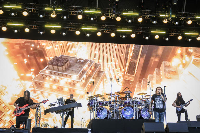 Iconic '90s rock band announces first live album in 3 years