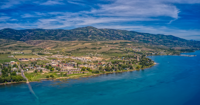 Discover this tiny lakefront town in Utah - perfect for a day trip
