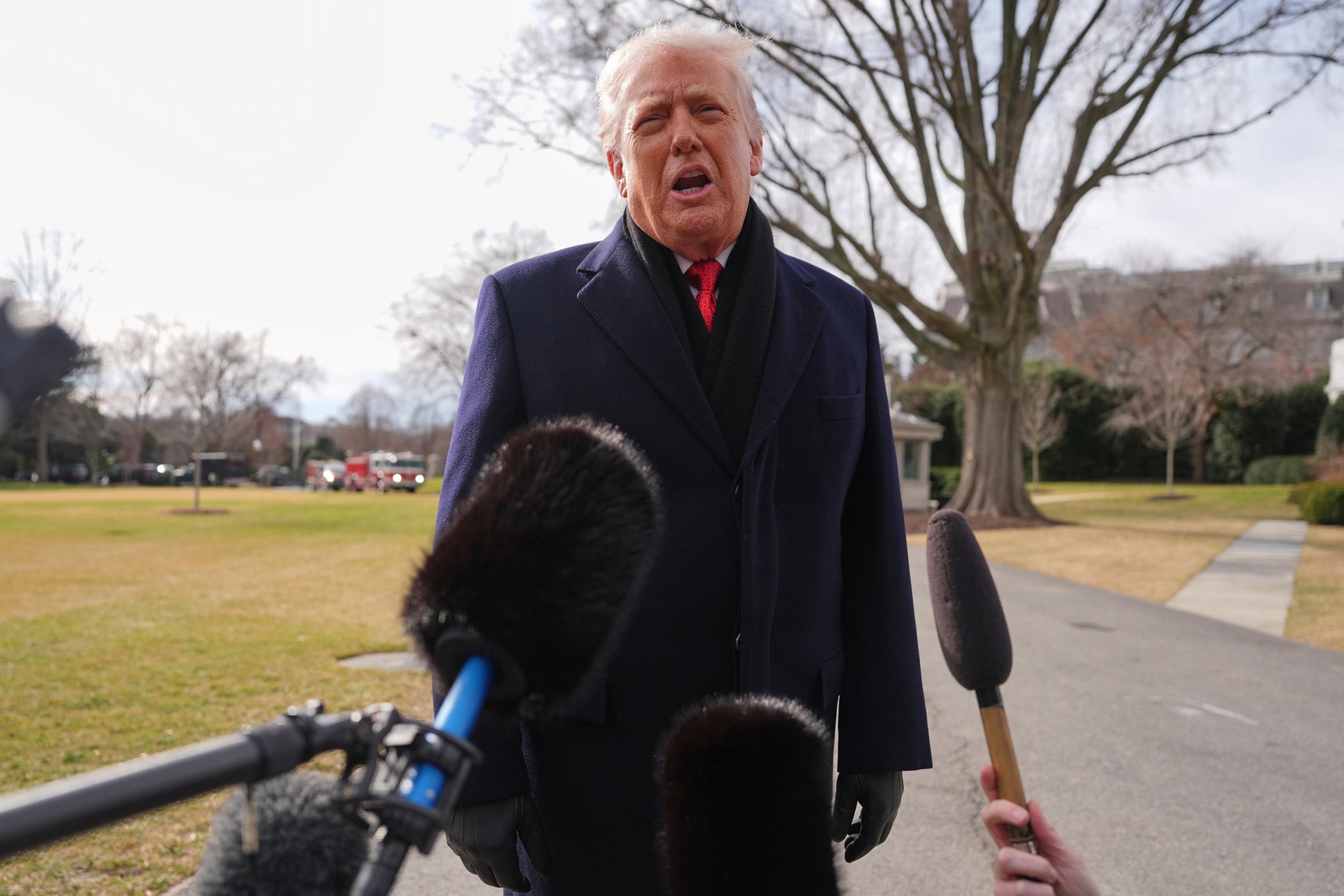 Minneapolis ICE shooting live updates: Fed probe for mayor, governor ...