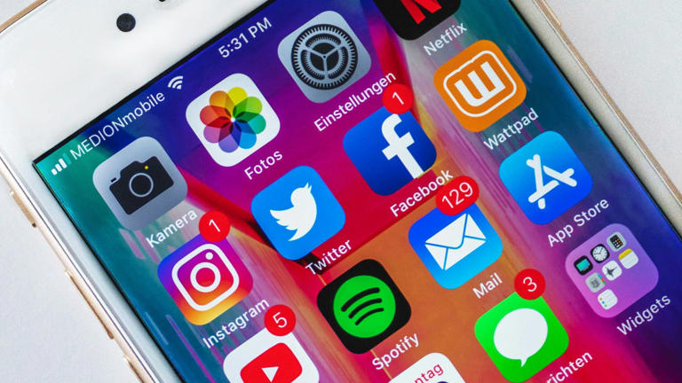 How to tell your phone is hacked before scammers destroy your life