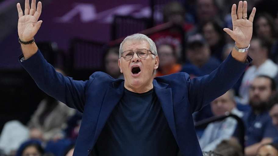 UConn defense leaves Geno Auriemma stunned