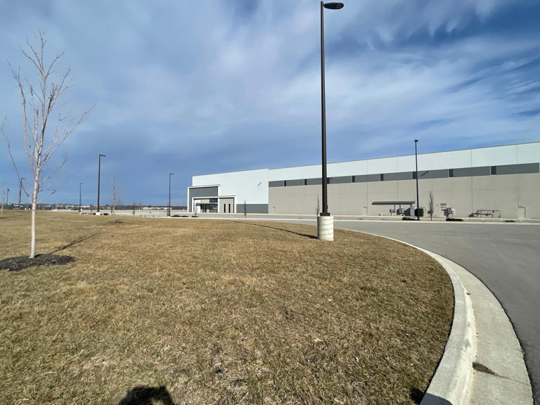 Previous owner of proposed ICE detention facility building says ...