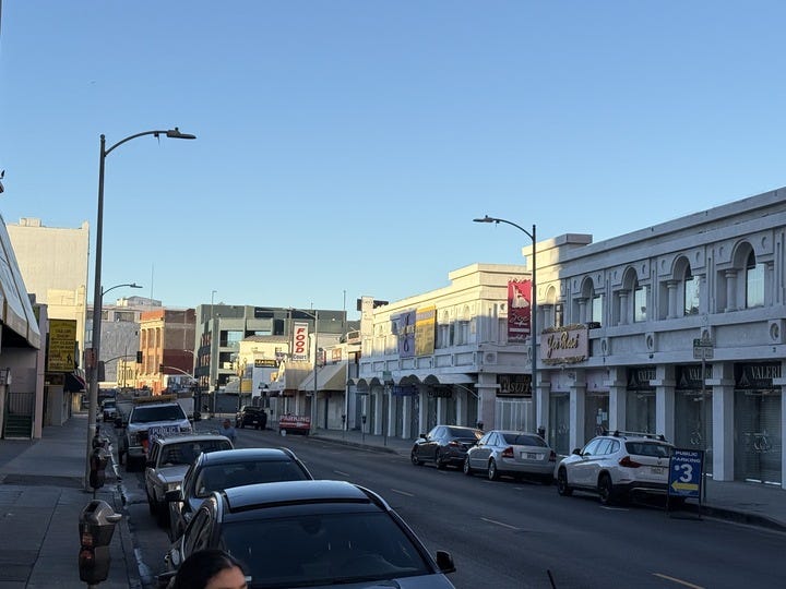 Federal agents conduct immigration raid in Fashion District