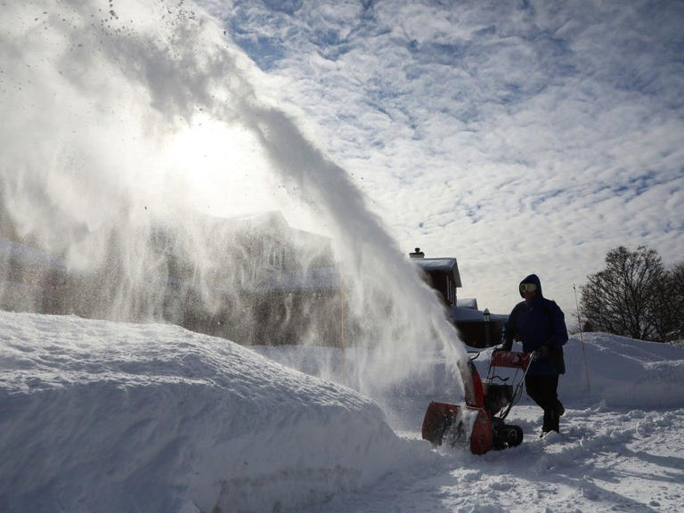 Ottawa storm cleanup continues, schools buses return, but more flurries ...