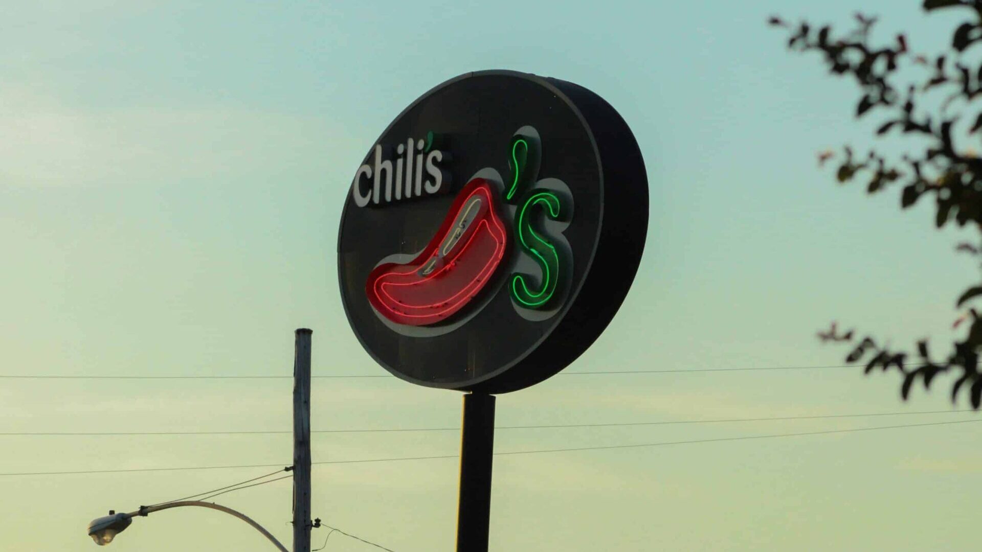 Chili’s trolls fast-food giants as customers rebel against rising value ...