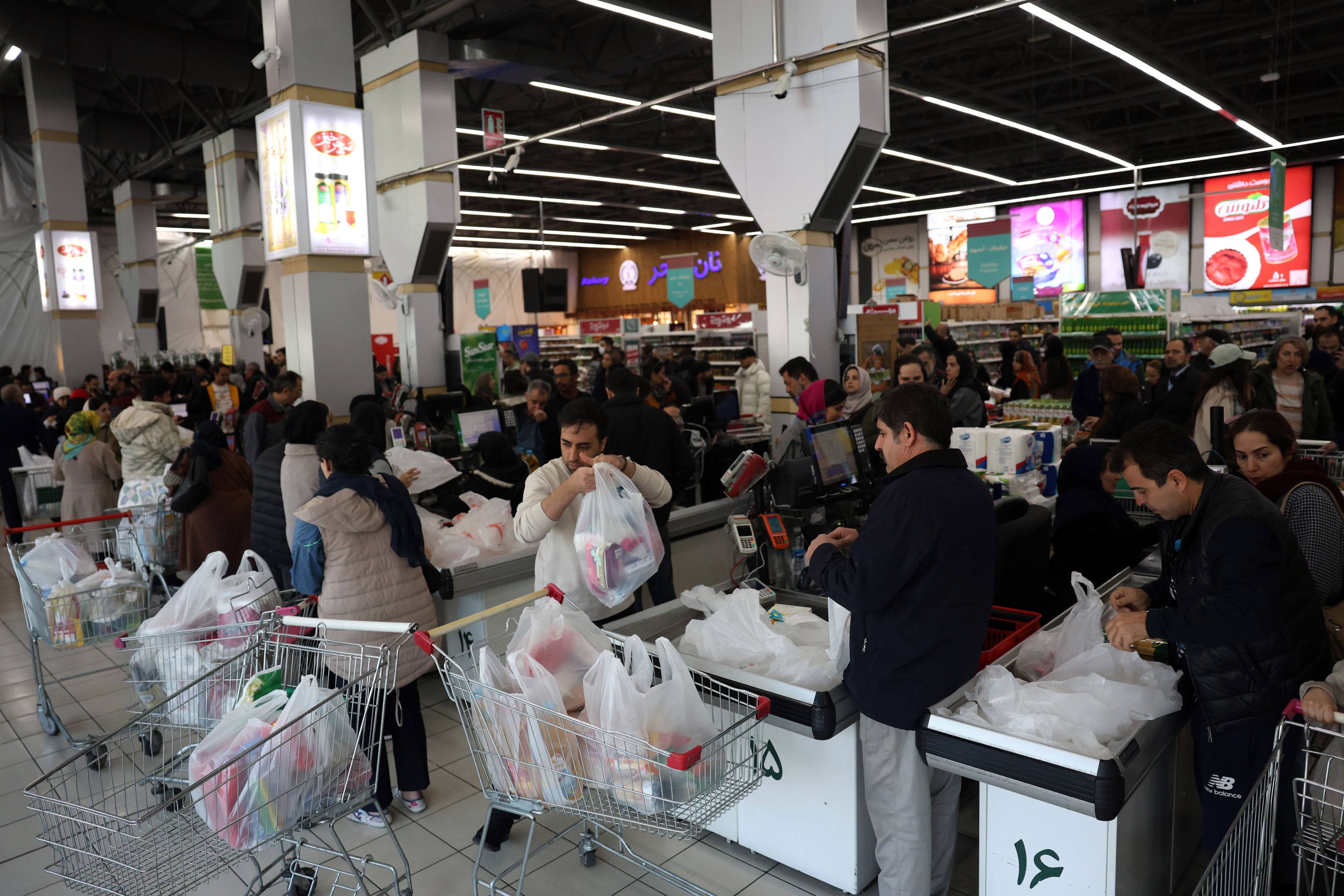 Oil settles higher as supply risks linger amid US-Iran tension