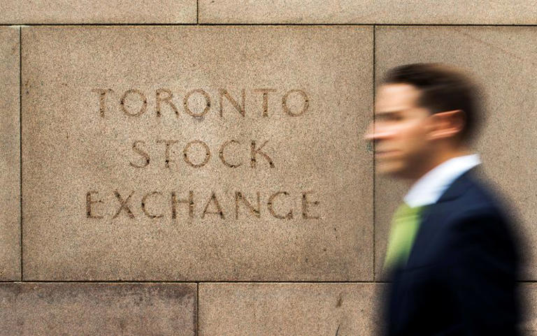 TSX little changed as energy gains offset mining declines