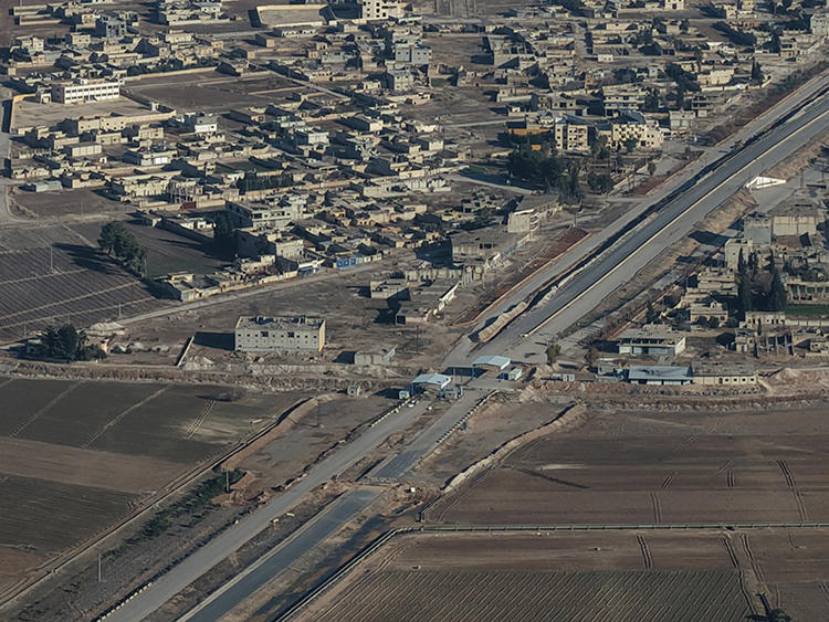 AA, Suriye’de terör örgütü YPG/SDG’nin işgali altındaki Deyr Hafir’i ...