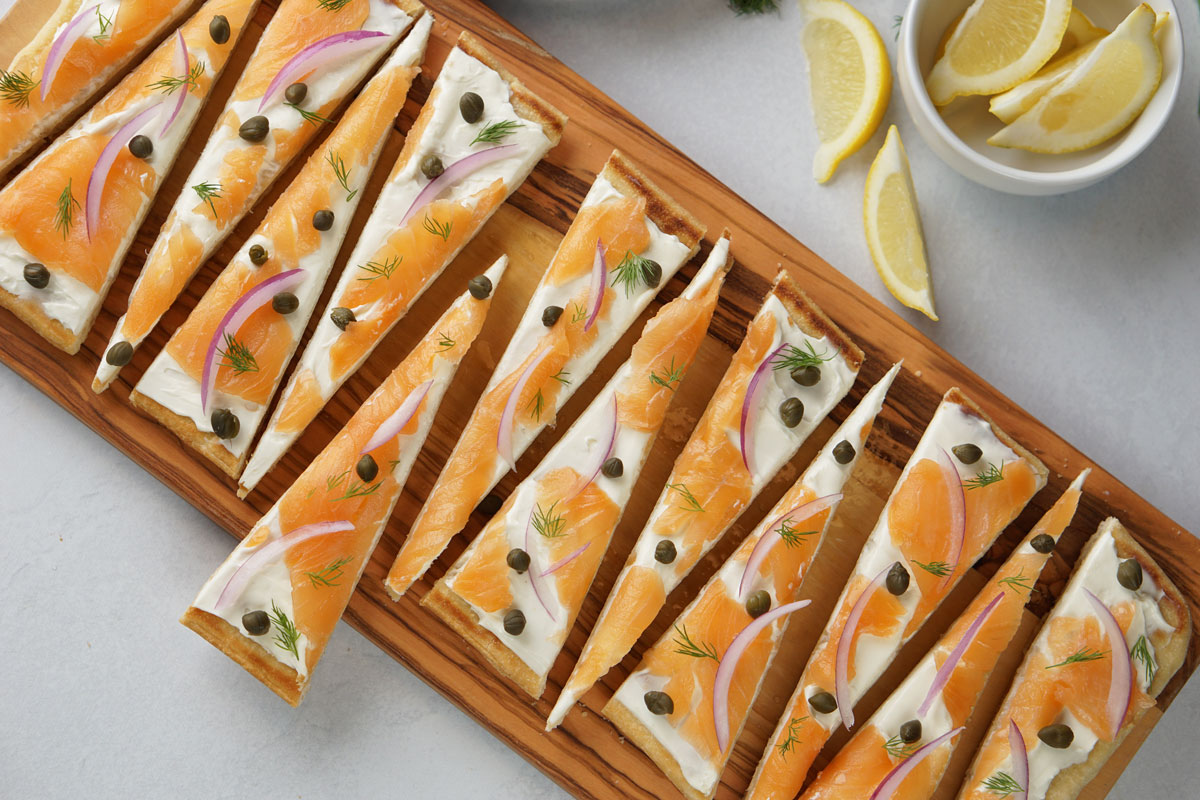 Smoked salmon flatbread
