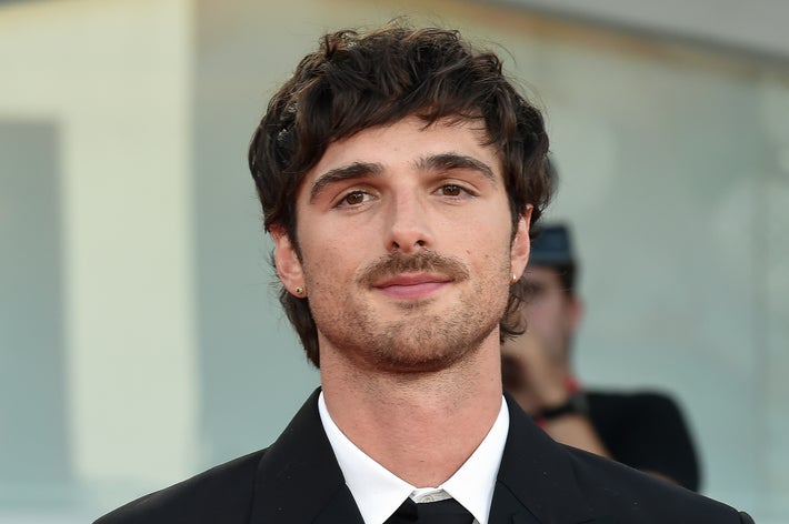 Here are a bunch of pictures of Jacob Elordi next to other celebs at ...