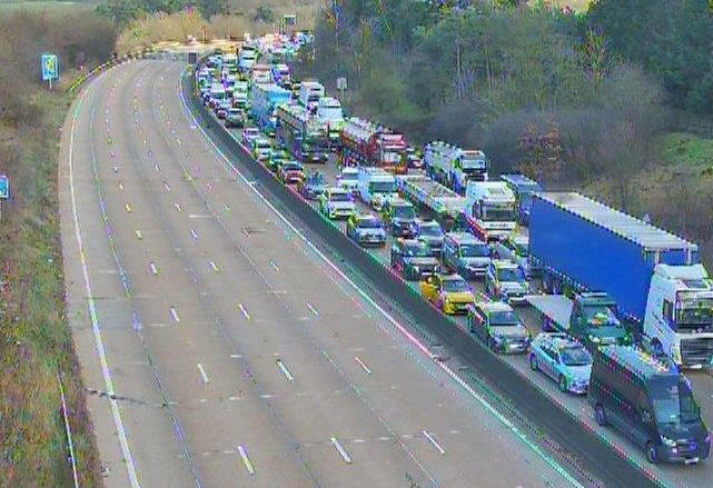 M25 chaos: Lorry fire forces full motorway closure