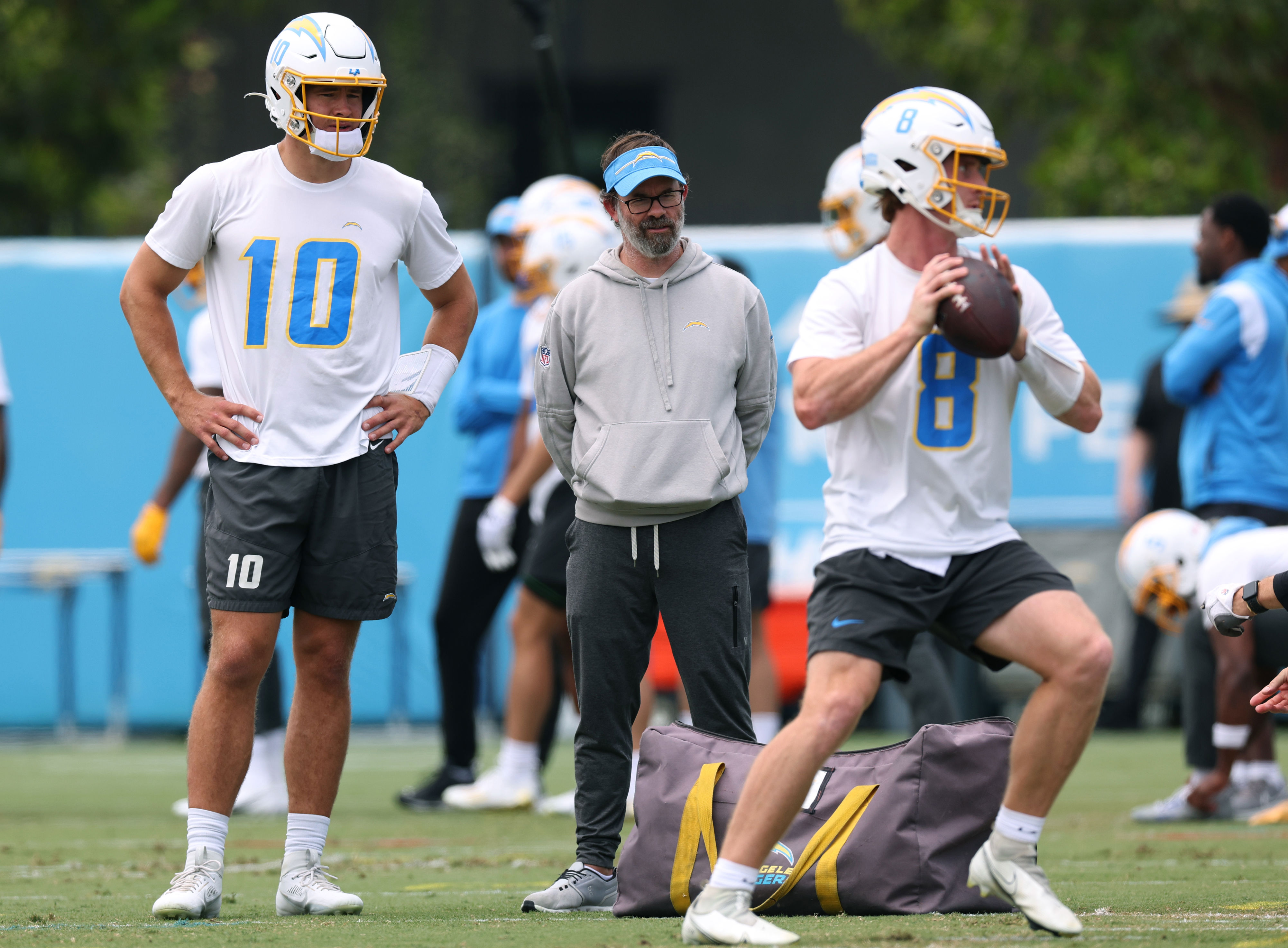 Chargers complete OC interview with QBs coach Shane Day