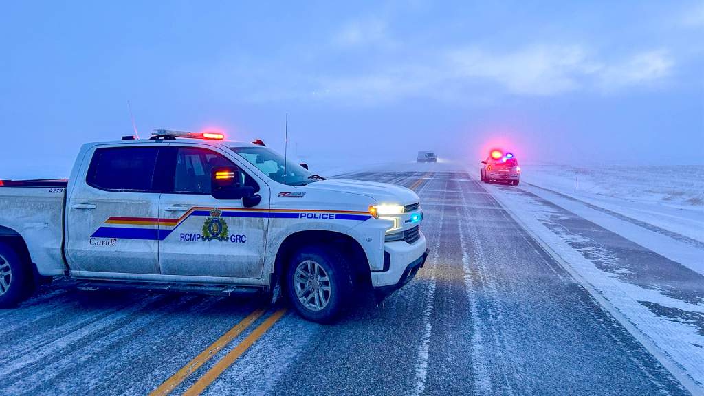 Highways reopen around Regina after 100 km/h winds, blowing snow