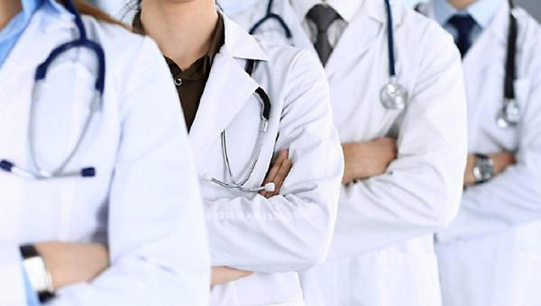 Medici fino a 72 anni e pensionati di nuovo in corsia: il Milleproroghe ...