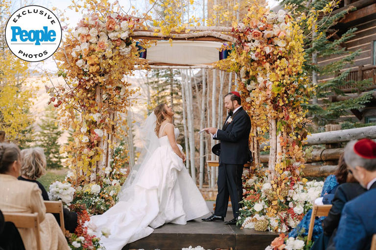 Musician Jordan Kahn surprises bride Stephanie Ritter with ...