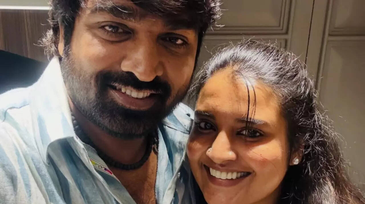 Roshna Ann Roy pens an emotional birthday note for Vijay Sethupathi ...