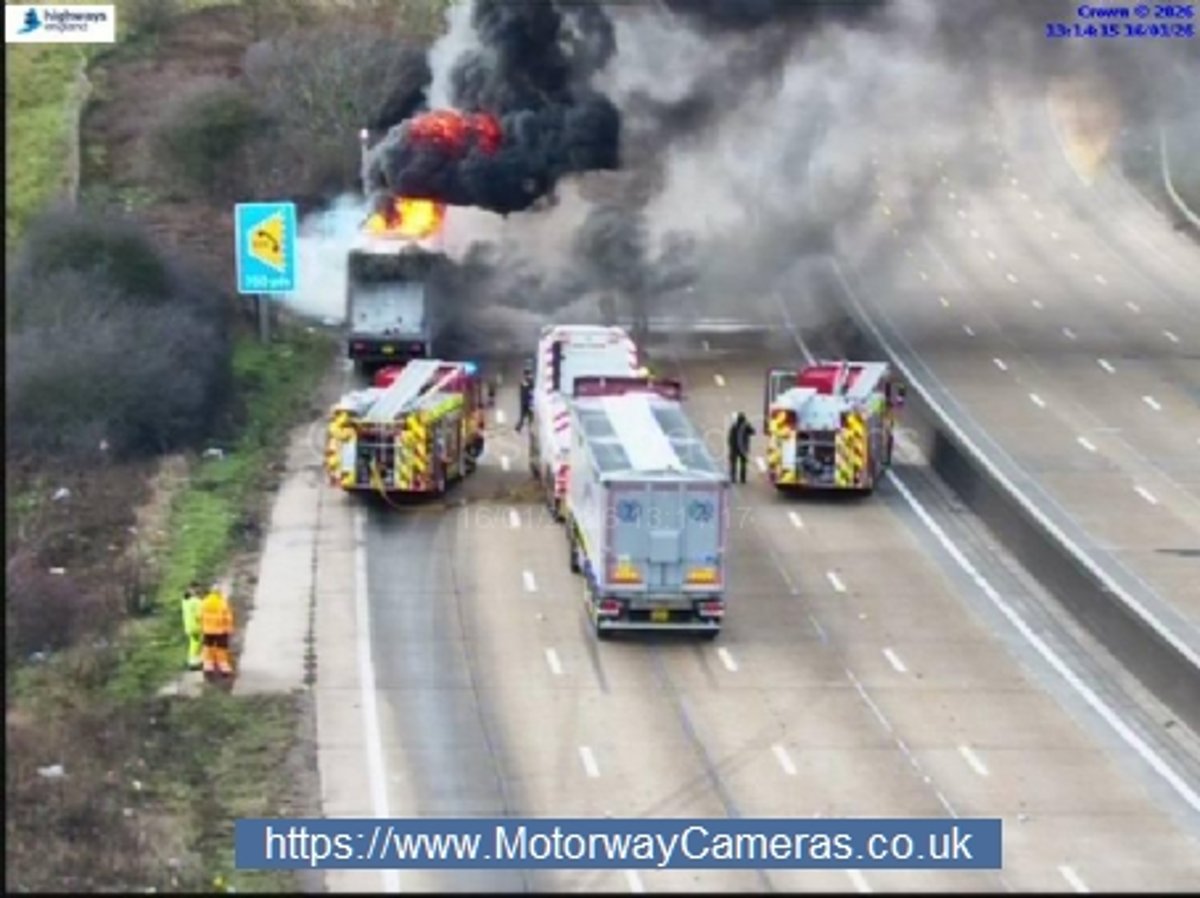 Lorry fire closes long stretch of M25 near Potters Bar