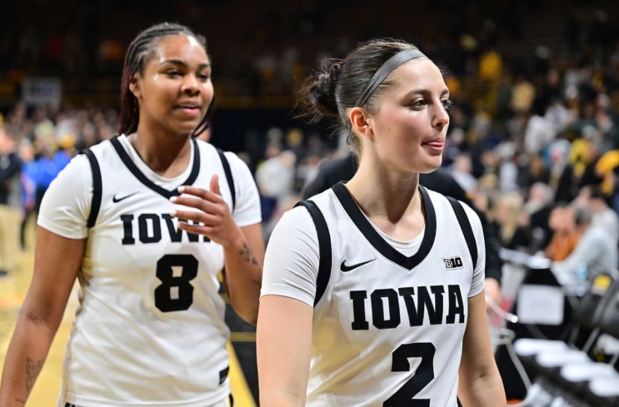 Iowa women’s basketball takes down Oregon, improves to 6-0 in the Big Ten