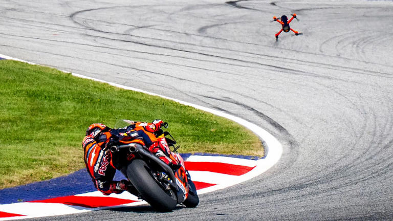 Schnellste Kamera-Drohne der Welt: Drohne folgt mit 350 km/h MotoGP-Bike