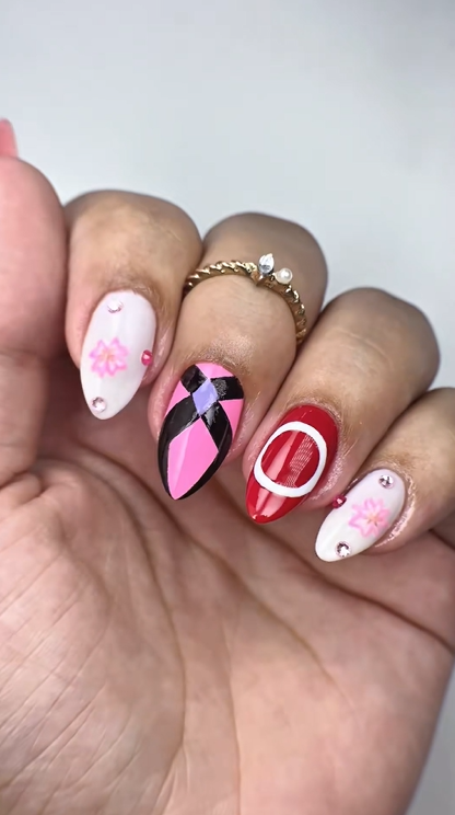 Unhas inspiradas em Sakura Haruno: arte de unhas vibrante de anime