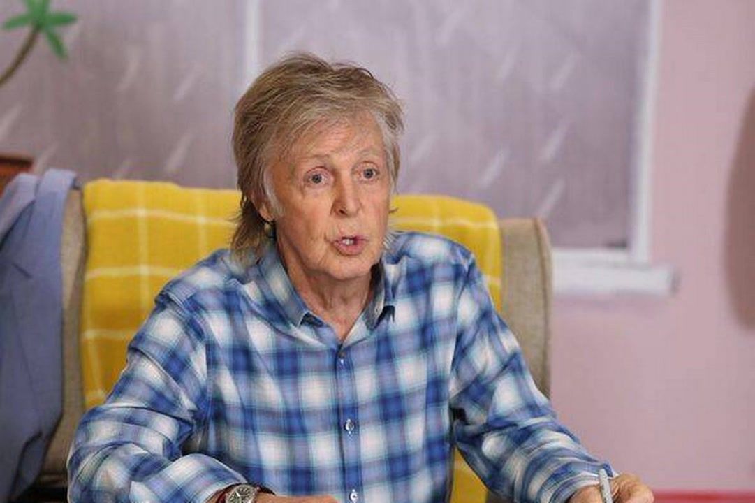 Paul McCartney pays tribute to late friend Bob Weir