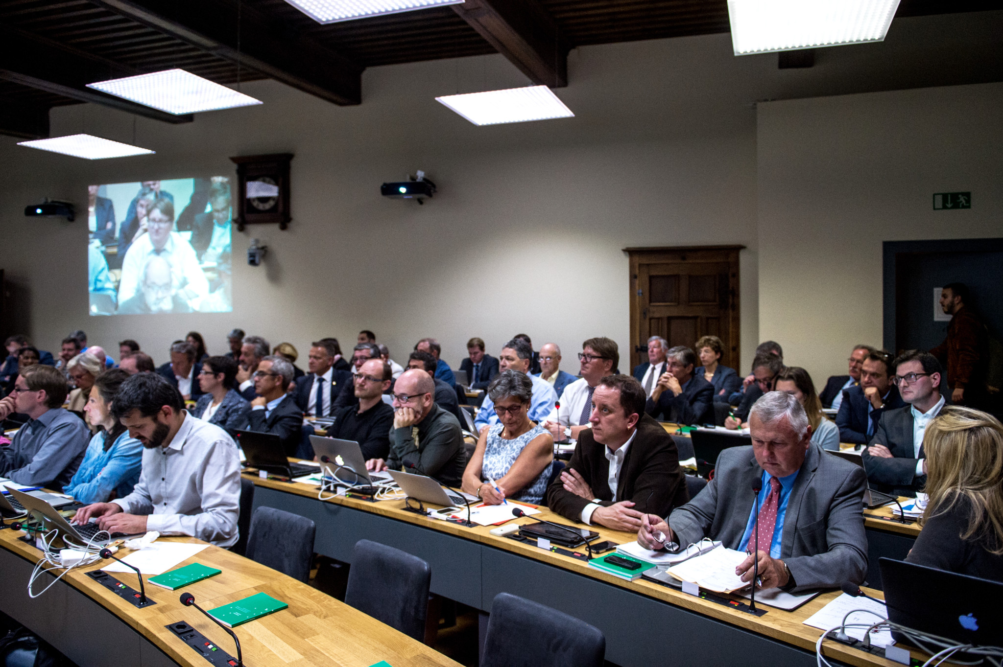 Les conseillers jouent un jeu dangereux