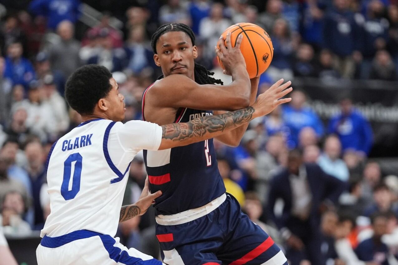 No. 3 UConn men survive tight road battle with Georgetown, 64-62
