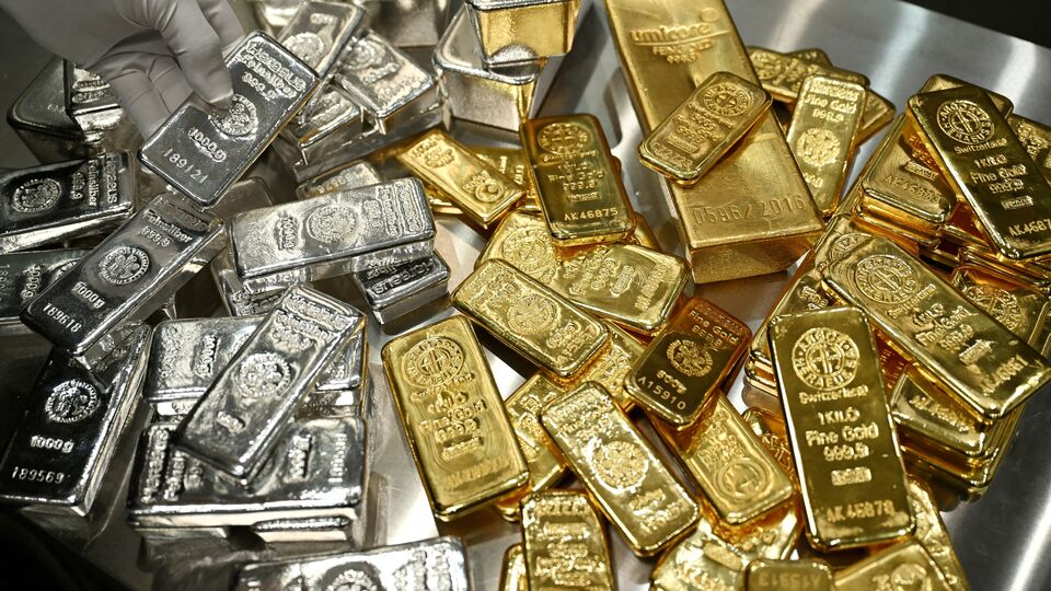 Gold rates today: MCX gold slips ₹720 per 10g, silver plunges ₹7,000 ...