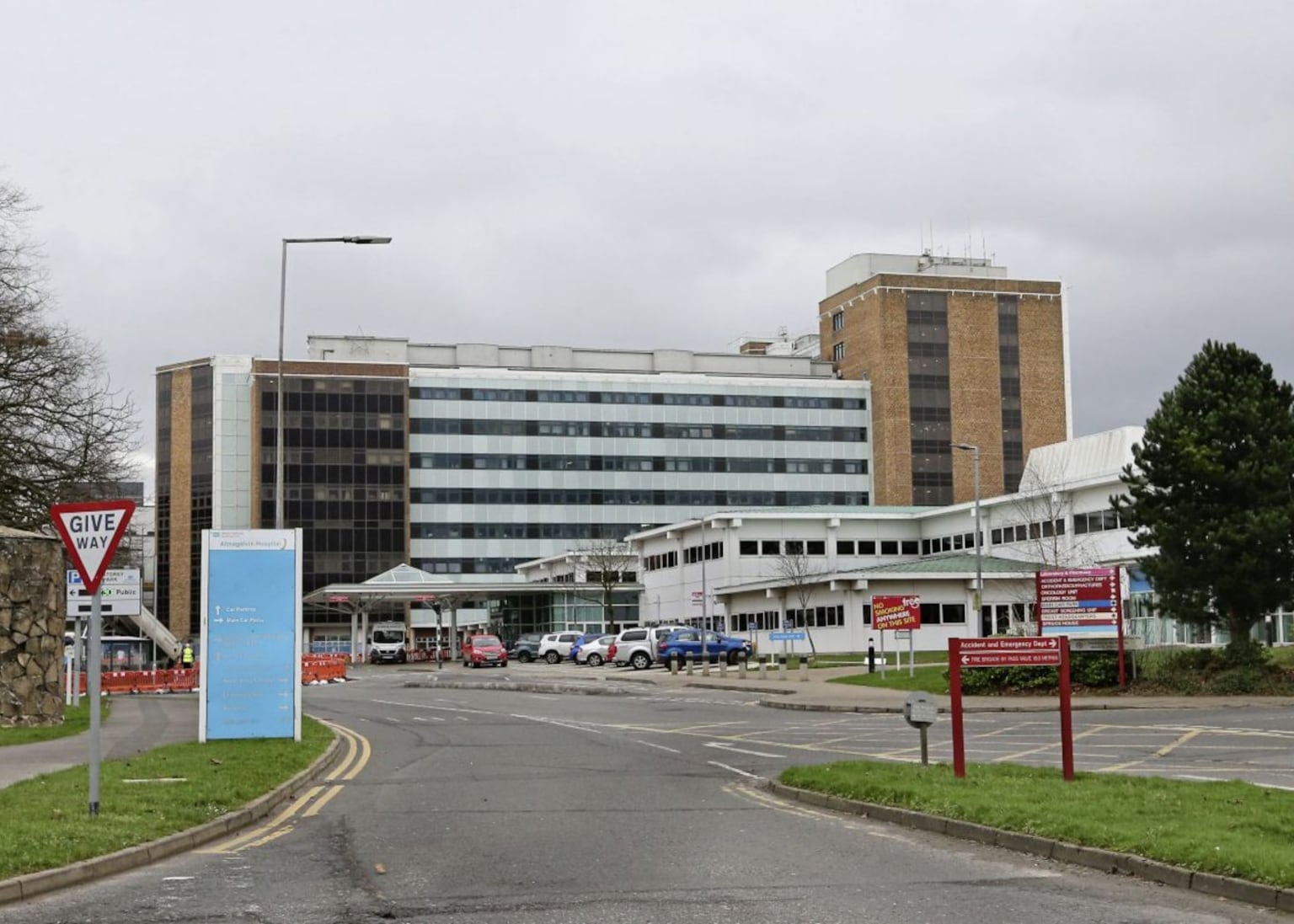 Man arrested for being 'unlawfully at large' damages hospital ED and ...