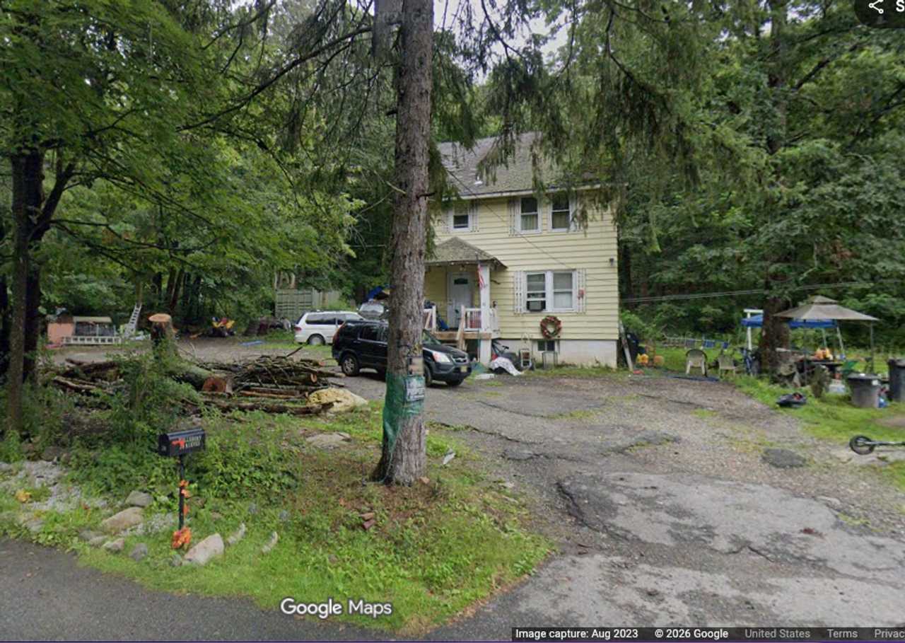 1 dead, 3 injured after early-morning house fire in Ringwood (update)