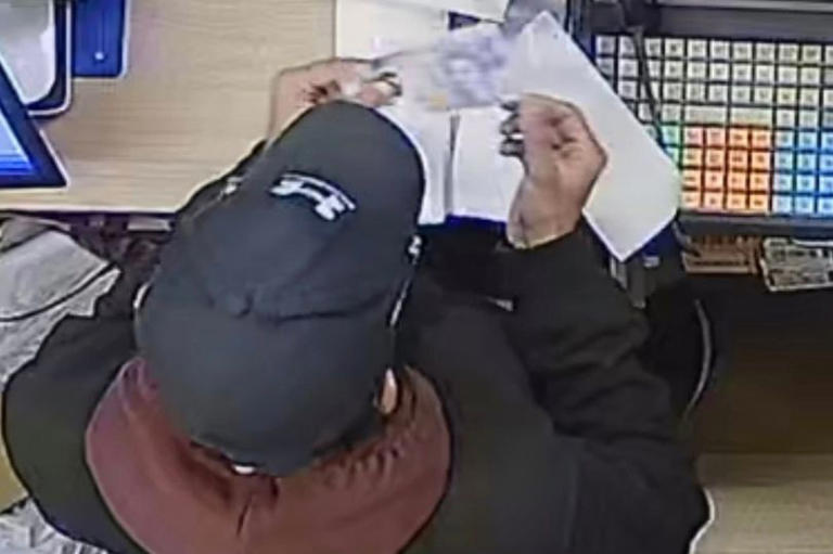 Moment eagle-eyed Edinburgh shopkeeper rumbles punter using ...