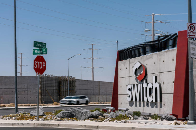 Data-center owner Switch buys 176 acres in North Las Vegas