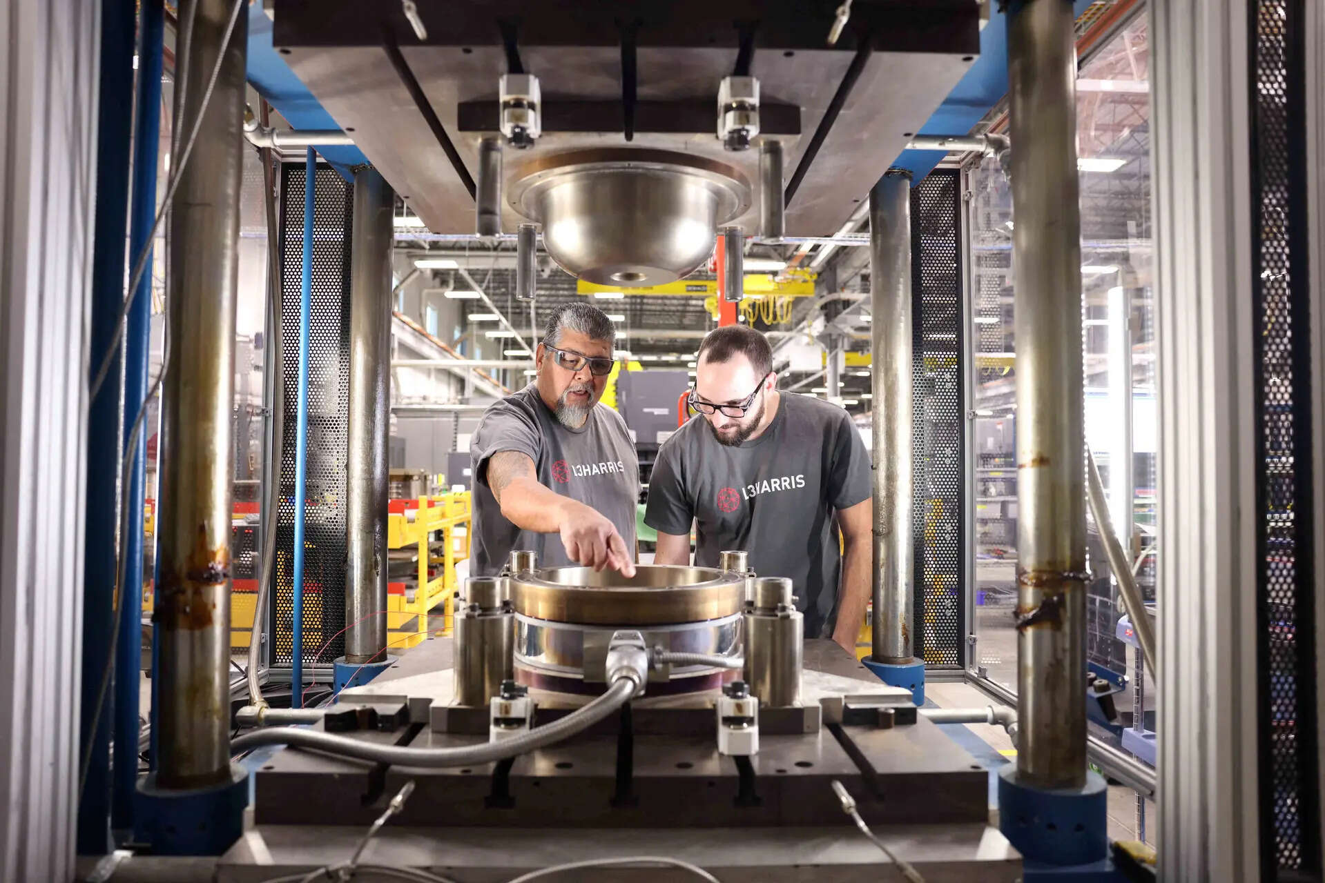 US manufacturing output unexpectedly increases in December