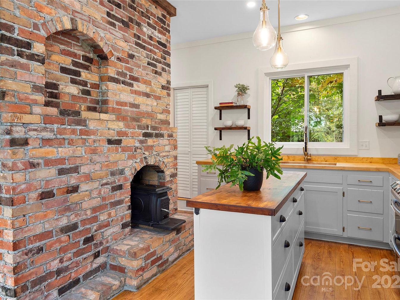 Experience a 1930 sanctuary in Black Mountain, North Carolina, with ...