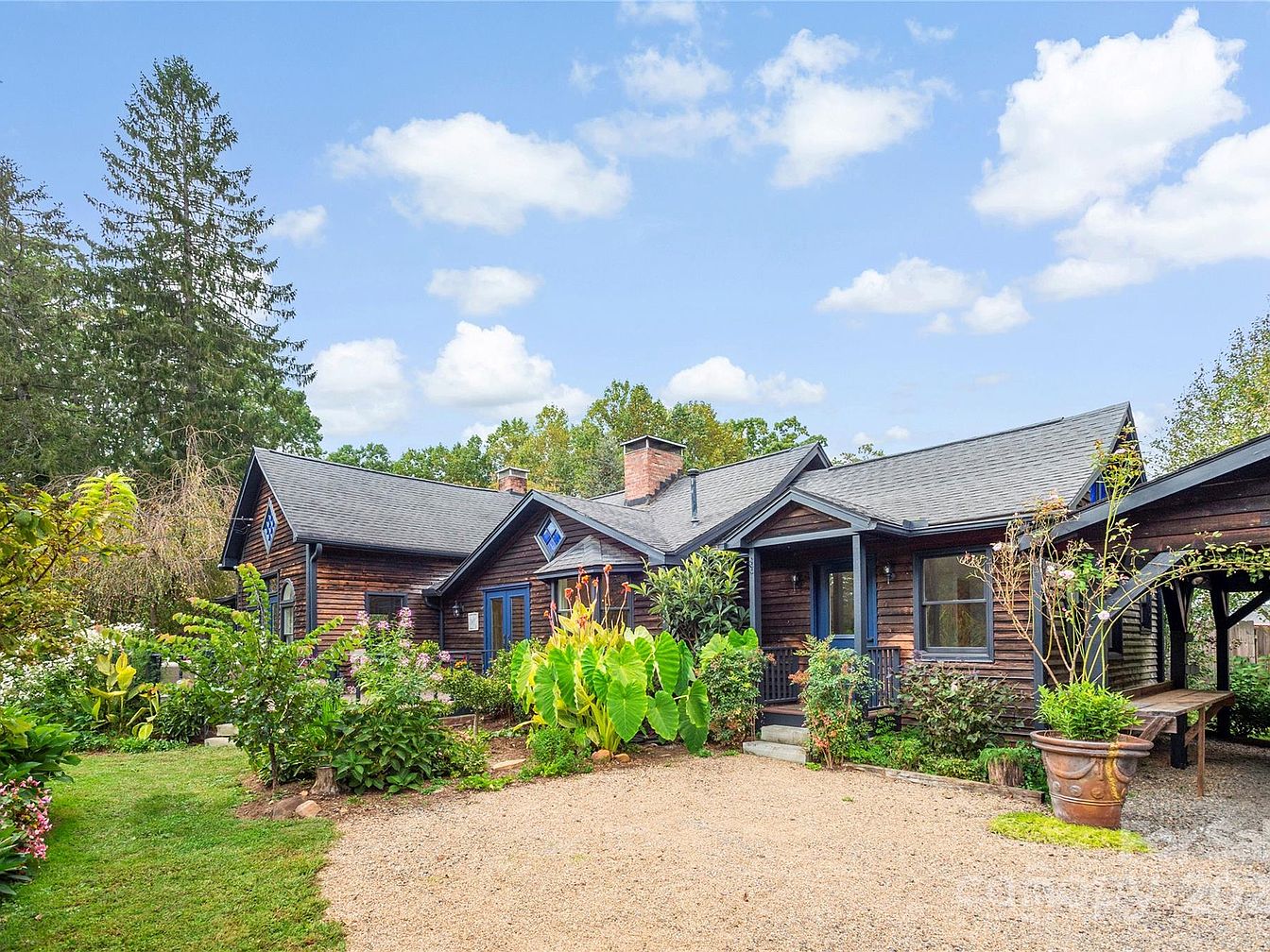 Experience a 1930 sanctuary in Black Mountain, North Carolina, with ...