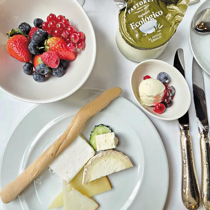 Solo travel essentials: Strangers and breakfast buffets