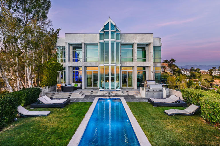 Where does Rihanna live? Examining the star’s homes, from luxe LA ...