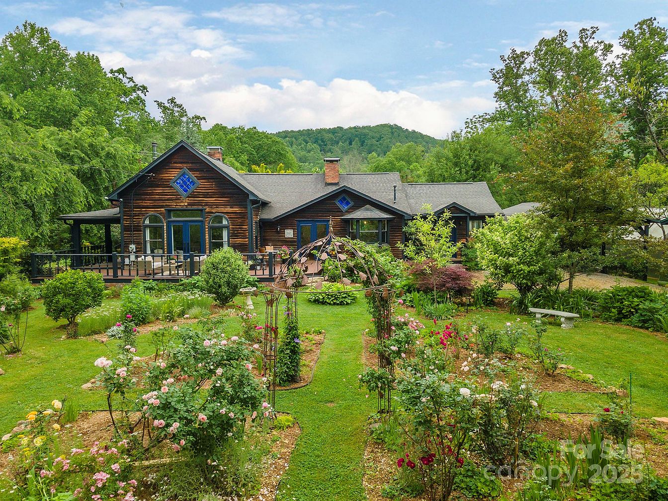 Experience a 1930 sanctuary in Black Mountain, North Carolina, with ...