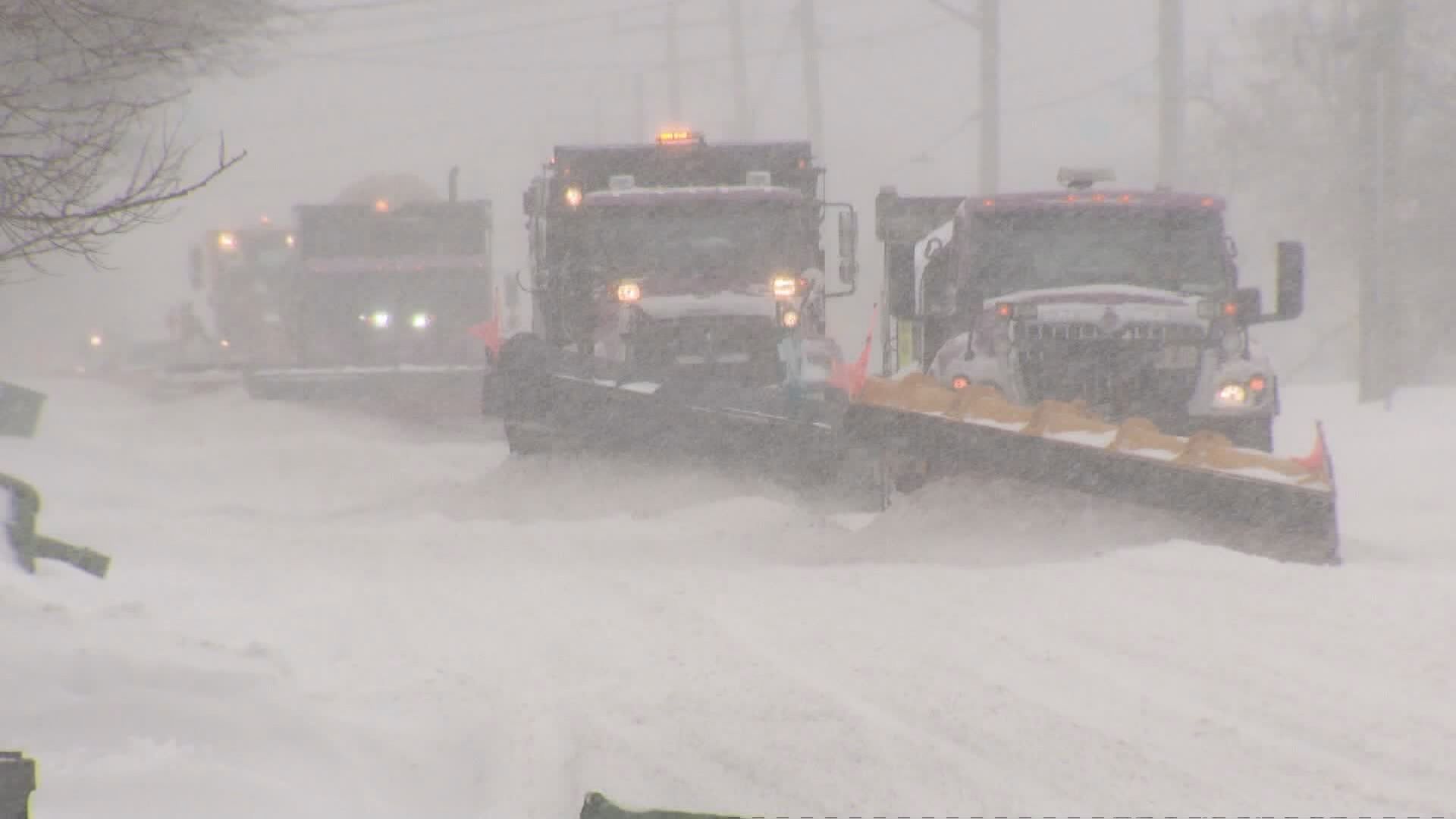 Toronto clean-up efforts continue after heavy snowfall
