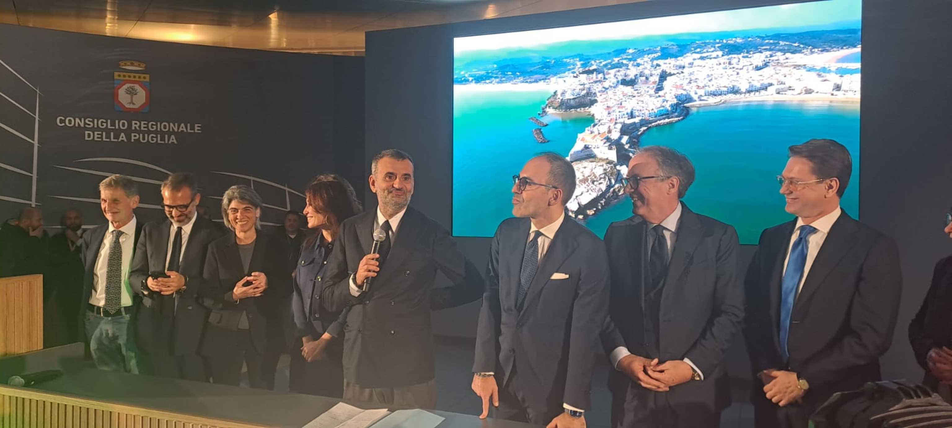 Nasce la giunta Decaro, quattro donne e sei uomini