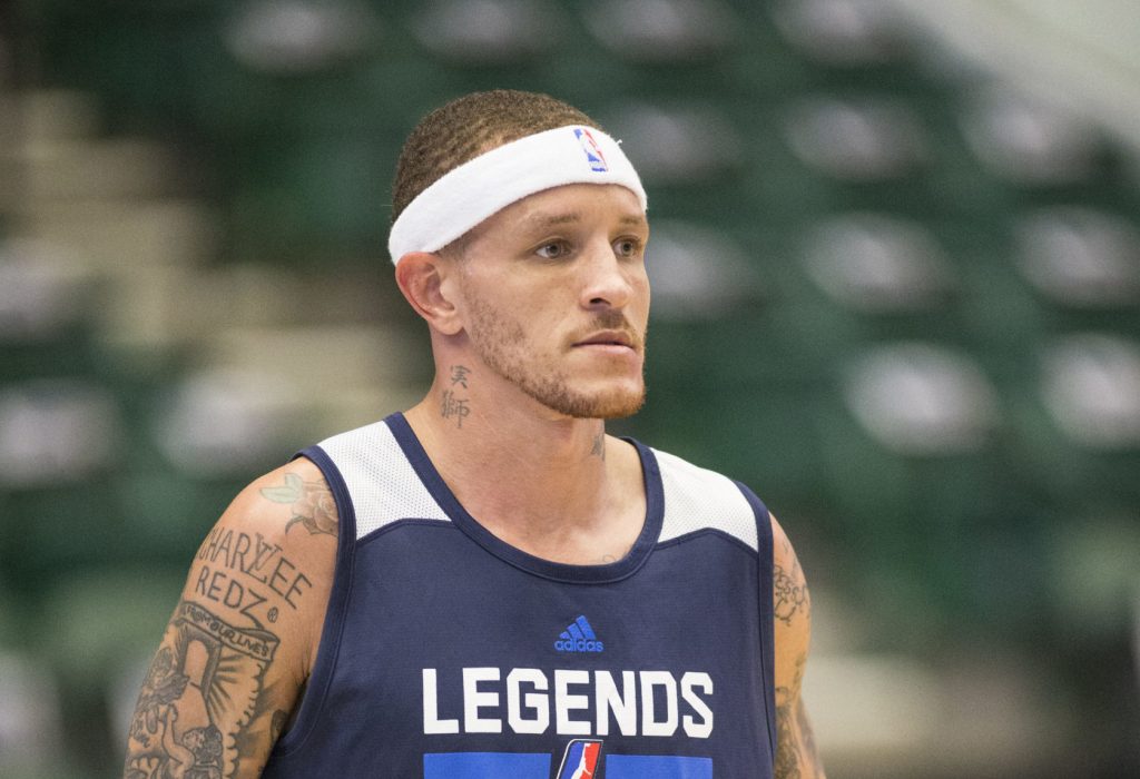 Delonte West arrested over $23 robbery — released directly to treatment ...