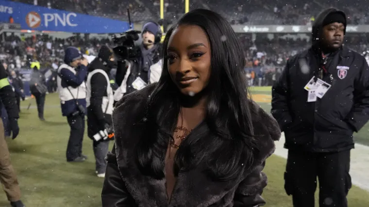 Simone Biles reacts to fan wanting details about recent health scare