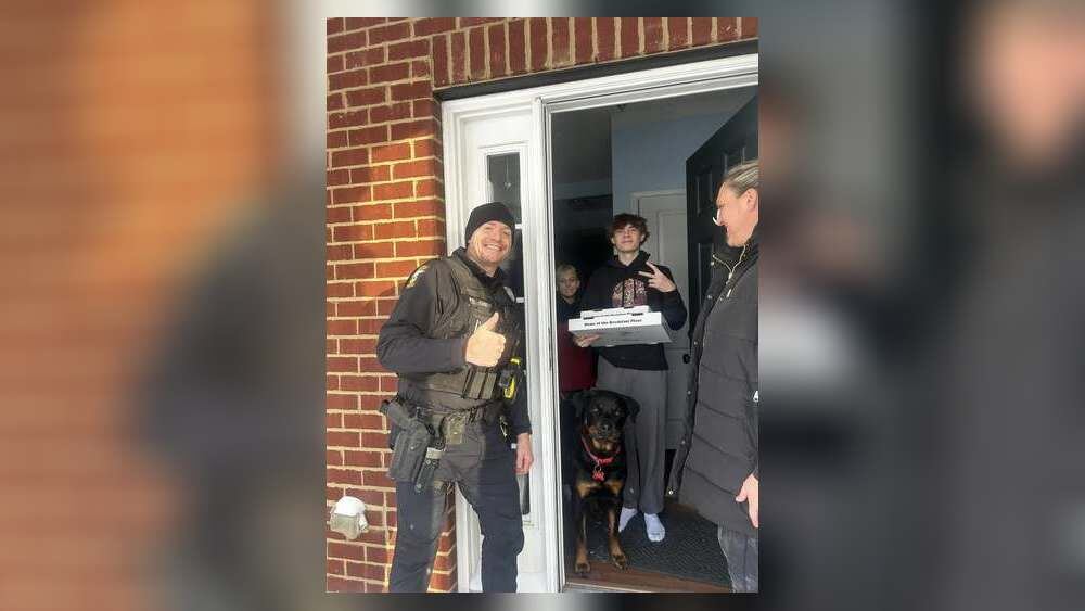 Ohio officer delivers family’s pizza after crash