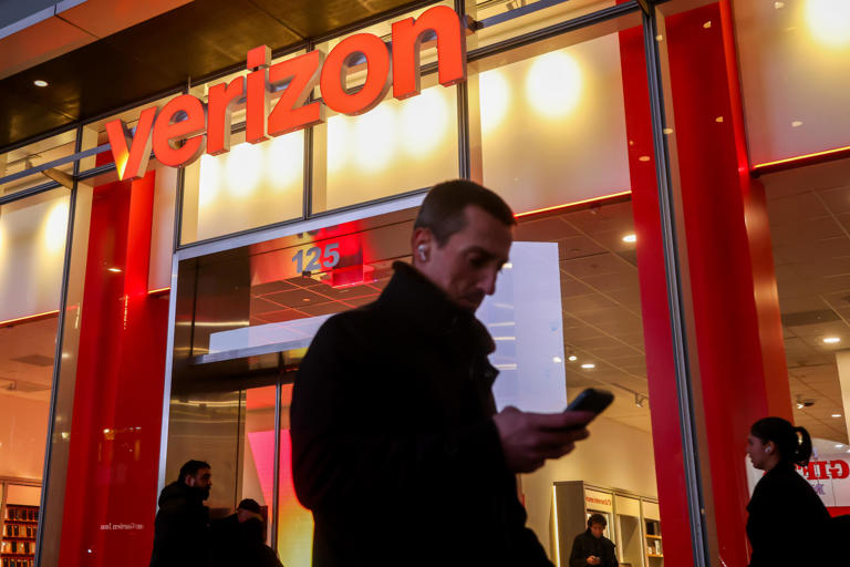 'Fat fingers' may have caused Verizon's network outage, according to ...