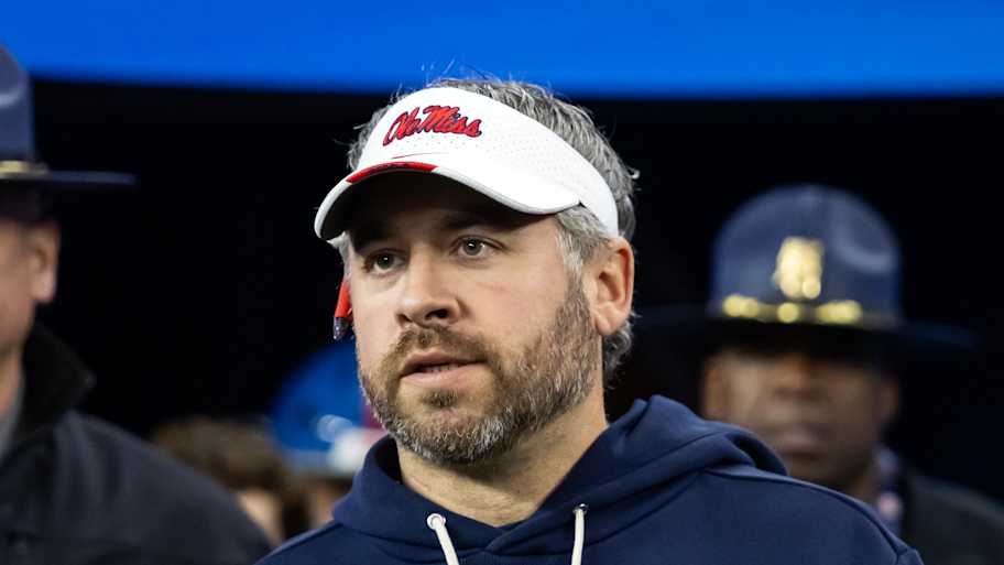 What Ole Miss fans should know about former Oregon edge rusher Blake ...