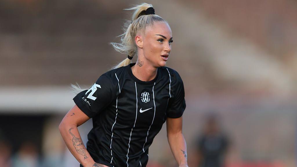 Leicester hold discussions with Como over Lehmann