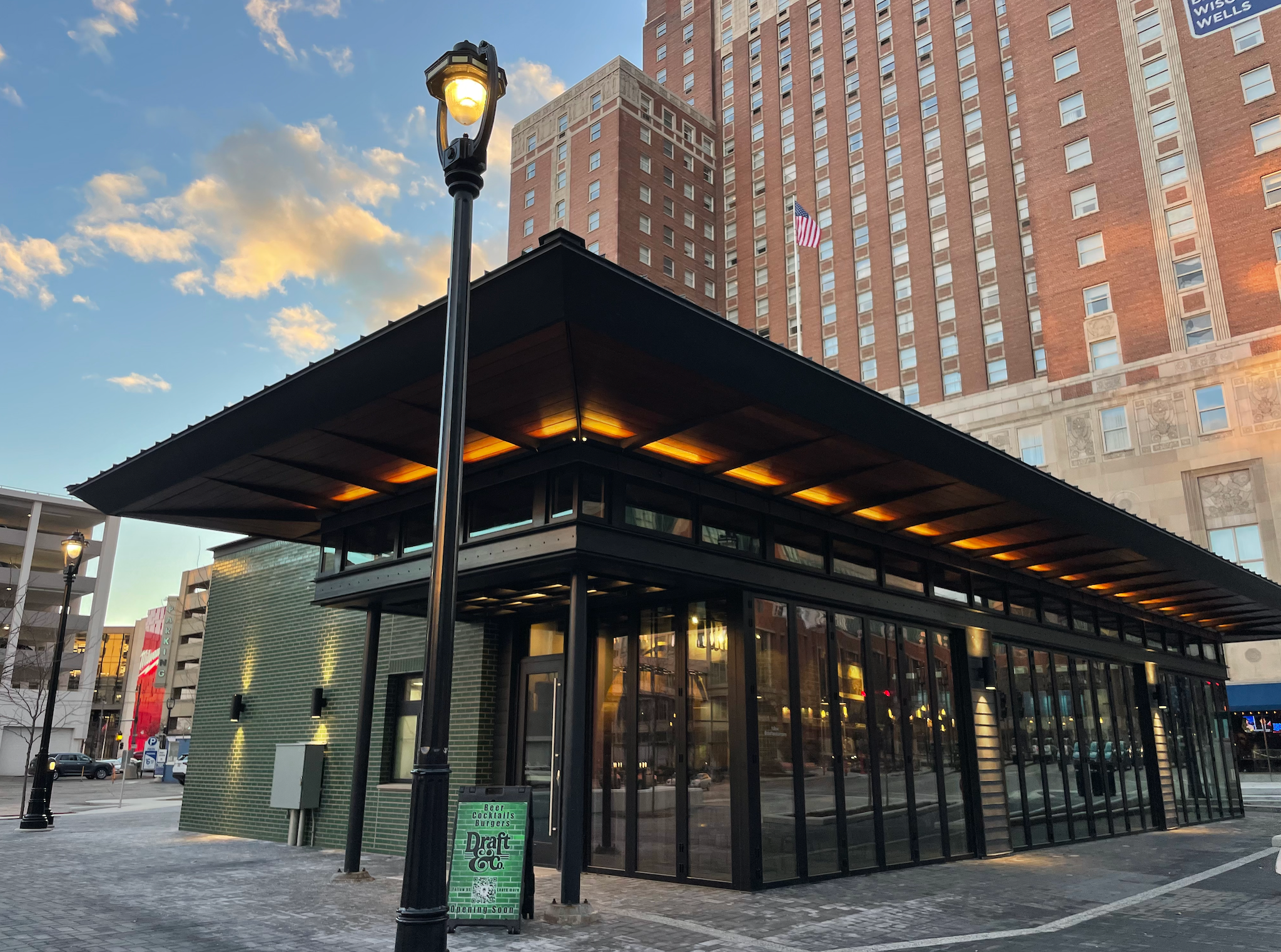 Draft & Co. now open in downtown Milwaukee, serving beer and burgers