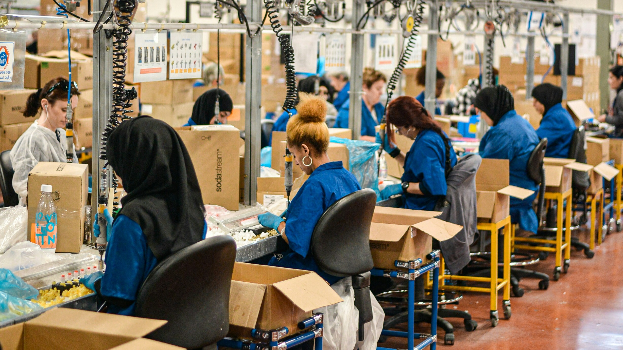 AI set to flood factories in 2026, but experts say use it to train ...