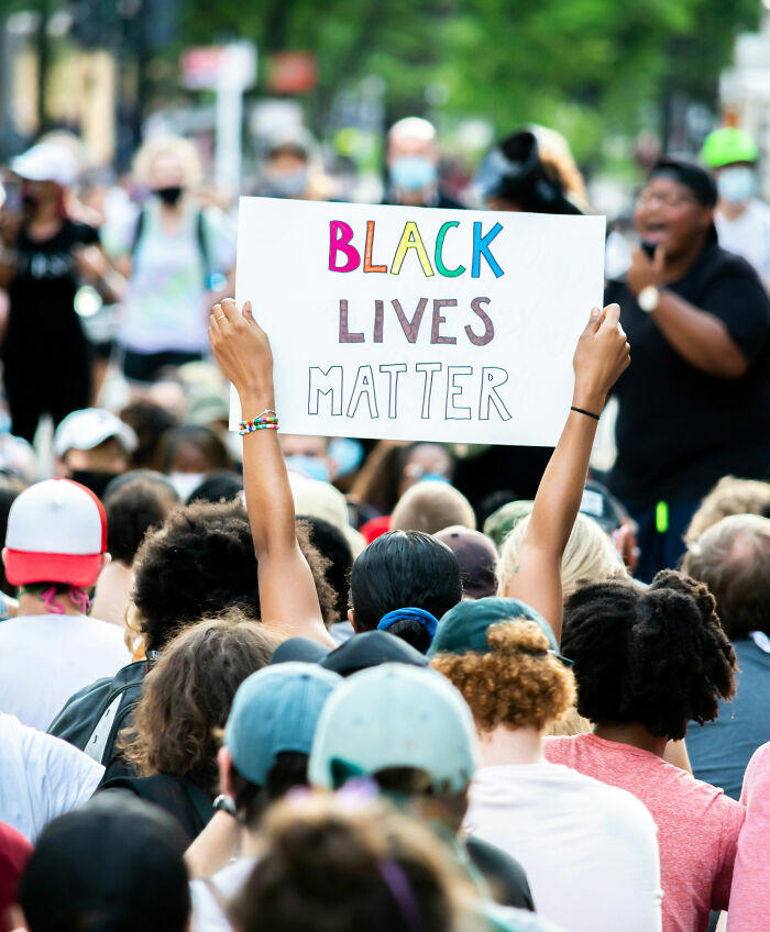 34 international customs that often surprise American travelers